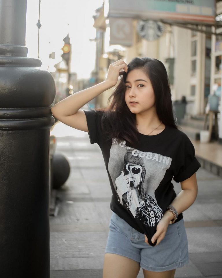 Bhella Cristy Selebgram dan Brand Ambassador Skincare Korea Selatan ...